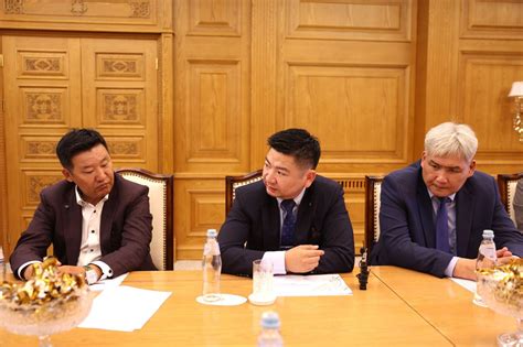Ерөнхий сайд Эдийн засгийн хөгжлийн зөвлөлийн гишүүдтэй уулзлаа