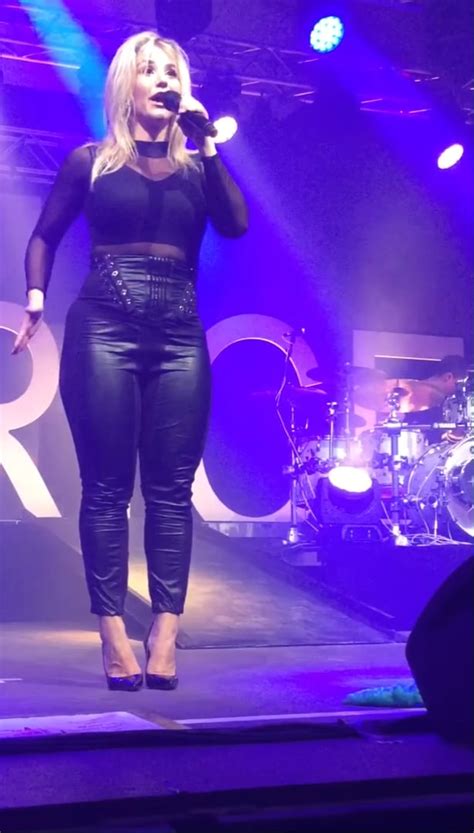 Geile Kurven Im Engen Outfit Rbeatriceegli