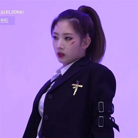 Loona Kim Lip Lq Icon In 2024 Kim Lips Favorite Person