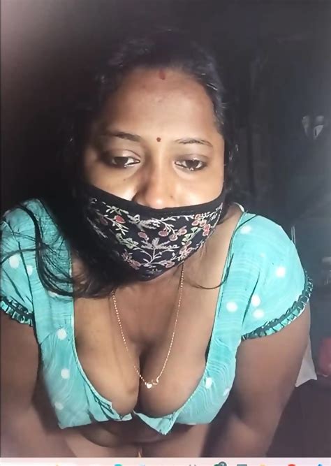 Sexy Seela Showing Her Navel