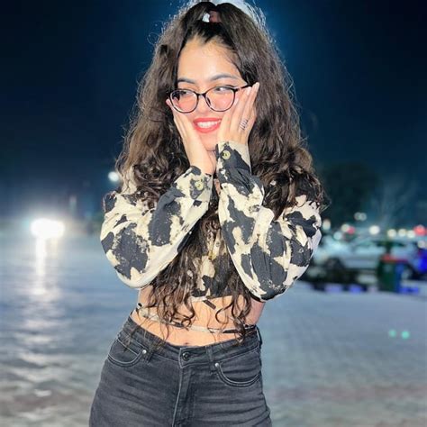 My Friends Mom With Huge Bouncing Tits Kabse Ise Bistar Me Patak Kr