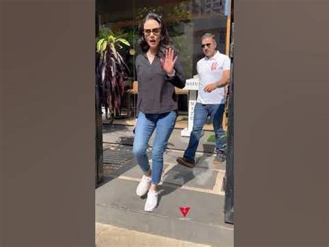 IPL PBKS Team Owner Preity Zinta Gets Spotted Post Lunch at Mizu Restaurant in Bandra - YouTube