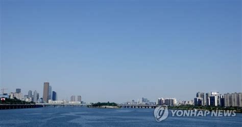 구름 한 점 없는 파란 하늘