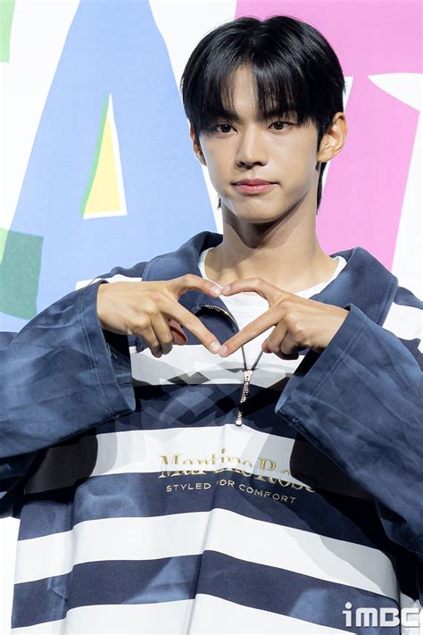 포토 투어스 도훈 우월한 피지컬