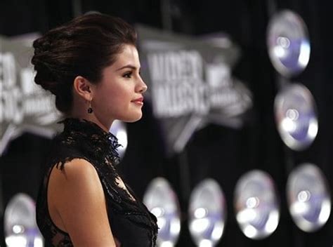 What Perfume Does Selena Gomez Wear Her Scent Style Revealed Scented Chemistry