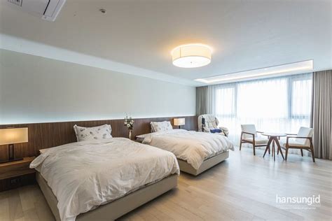 고품격 인테리어 한성아이디 디자인과 과학 자연의 조화로 공간을 재창조하는 인테리어 전문기업 Modern Luxury Bedroom Luxurious