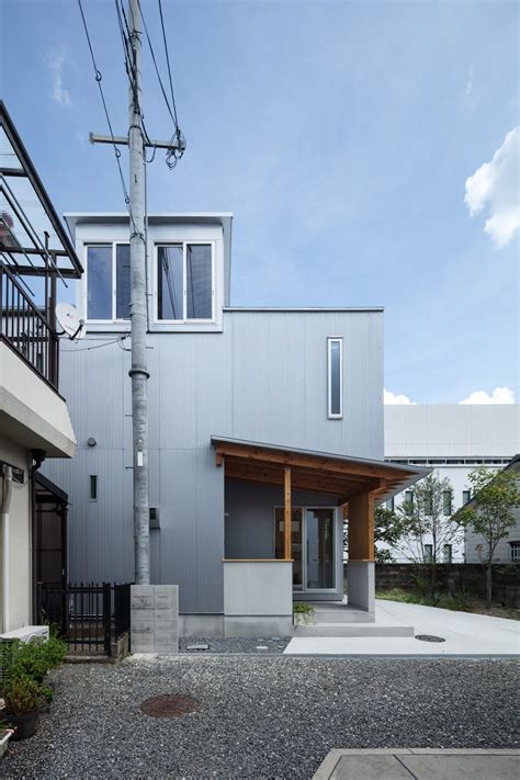 Yukawa Design Lab S Margin House Features A Multipurpose Atrium