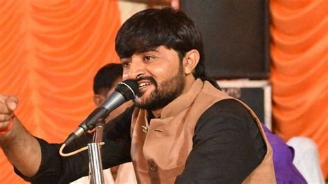 ફરીયાદ નોંધાયા બાદ લોક કાલાકાર દેવાયત ખાવડ ભુગર્ભમા પોલીસ કરી રહી છે શોધખોળ Lok Kalakar