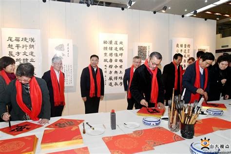 苏士澍、连辑、骆芃芃金石书法篆刻作品展在山大开幕 媒体看山大