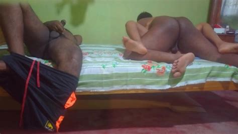 Sri Lanka Cuckold Husband Threesome හස්බන්ඩ් සහ යාලුවා එකතු වී බිරිඳට සැප දෙනවා
