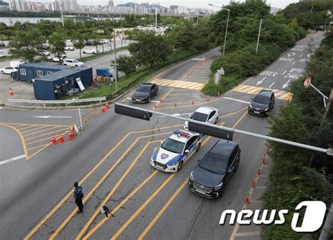 자영업자 대규모 차량시위 대비하는 경찰 뉴스1