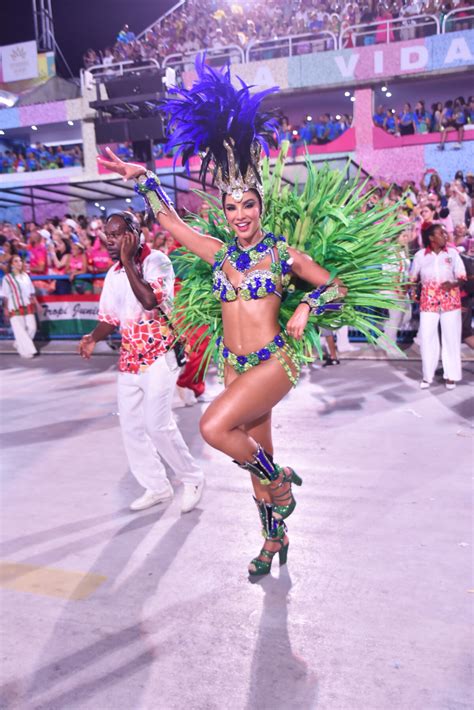 Foto Gabriela Versiani Arrasou Em Desfile De Carnaval 2023 Purepeople