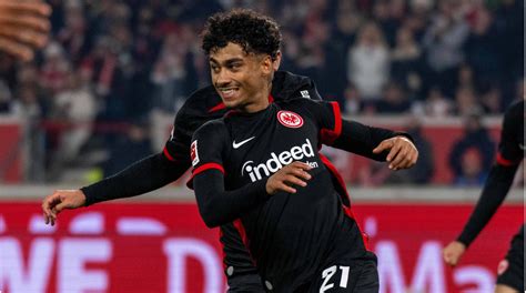 Eintracht Frankfurt Feiert Nathaniel Brown Nach Top Statistik