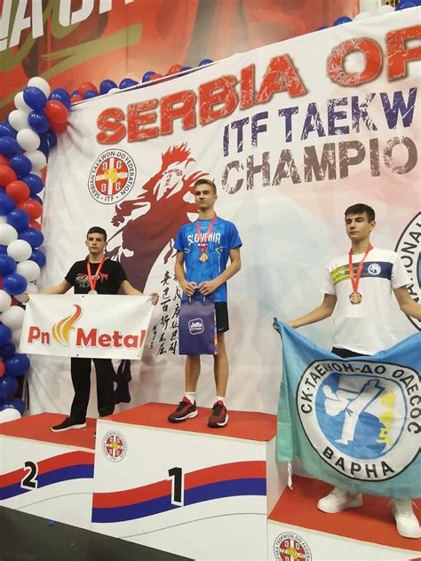 6 златни 4 сребрени 10 бронзени медали Миа Танеска пехар за најдобра кадетка 10 11 год на