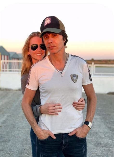 French Singer Jokes He Chose Girlfriend During The Ultrasound Daily
