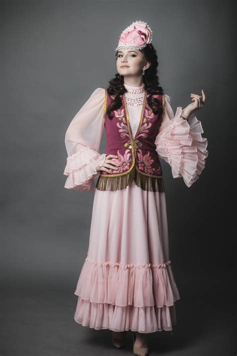 Tatar lady in traditional clothes | Medieval fashion, Russian fashion ...