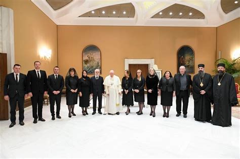 Телевизија 24 Државно црковна делегација предводена од претседателот Џафери на Аудиенција кај