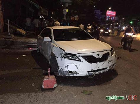 ស្រវឹងស្រាបើករថយន្តកាមរីហាយព្រឺត ទៅបុករះម៉ូតូឌ្រីមសង់និងផ្ទះប្រជាពលរដ្ឋ បណ្ដាលឲ្យរងការខូចខាត