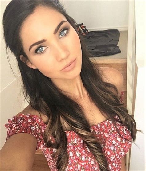 Hot Selfies 30 Pics