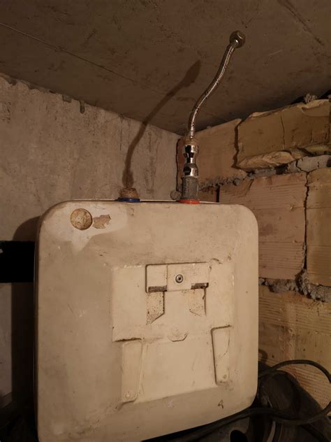 Бойлер Аристон за под мивка гр Варна Център • Olx Bg