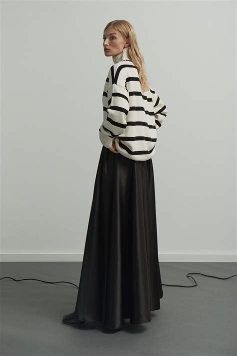 Спідниця максі сатинова у білизняному стилі Чорний Coosh