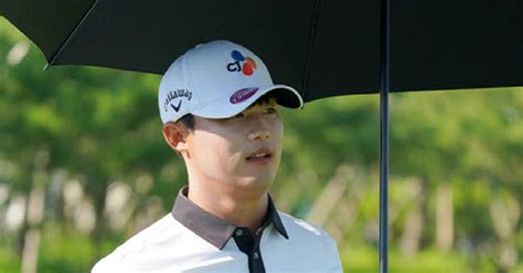 [포토]배용준 기분 좋은 출발