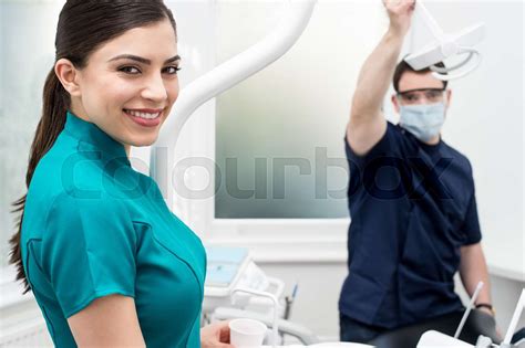 Dental Assistent Vorbereiten Stock Bild Colourbox Dental Assistent Vorbereiten Stock Bild Colourbox