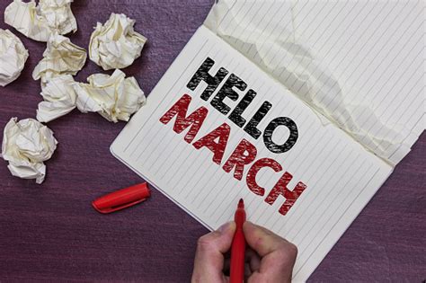 필기 텍스트 안녕하세요 3 월입니다 개념 의미 작곡 Duple 또는 4 배 이내에 여러 마커 노트북 페이지 구겨진 종이 들고 이길 사람과 실수 시도 합니다 계절에 대한 스톡