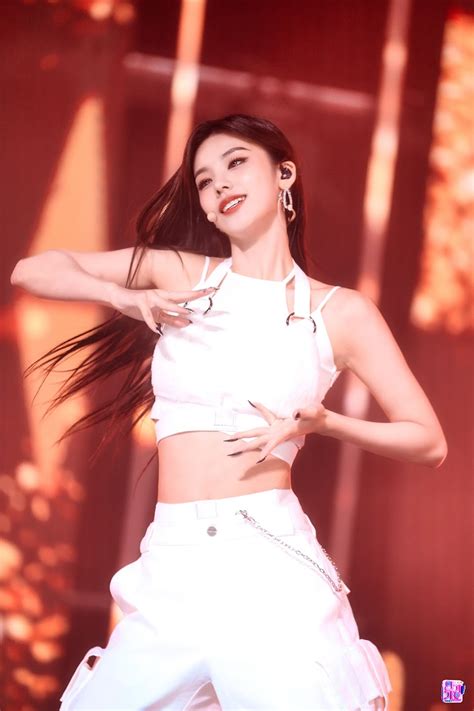 Itzy Look Like Flawless Queens In Stunning Hd Photos From Recent Cheshire Performances Koreaboo