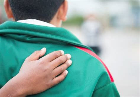 Sex Education Série Ajuda A Abordar Educação Sexual Na Escola