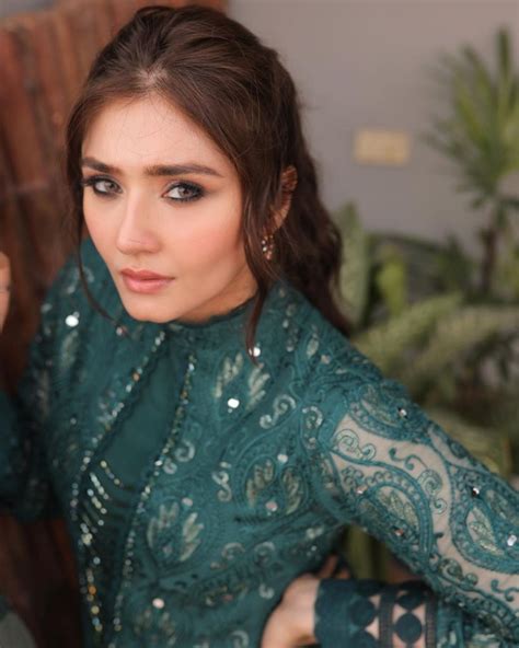 Dur E Fishan Looks Dreamy In Bottle Green Ethnic Wear Lens