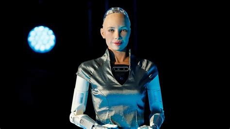 قناة العربية لمواجهة كورونا شقيقات الروبوت صوفيا قريبا إلى جانب