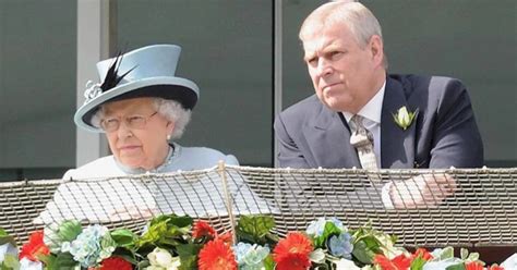 Hoàng Tử Andrew Con Trai Cưng Nữ Hoàng Elizabeth Ii Bị Tước Bỏ Tư Cách