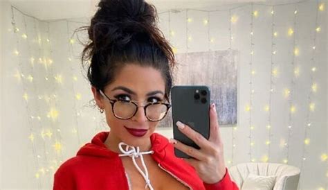 Girls In Glasses 34 Pics