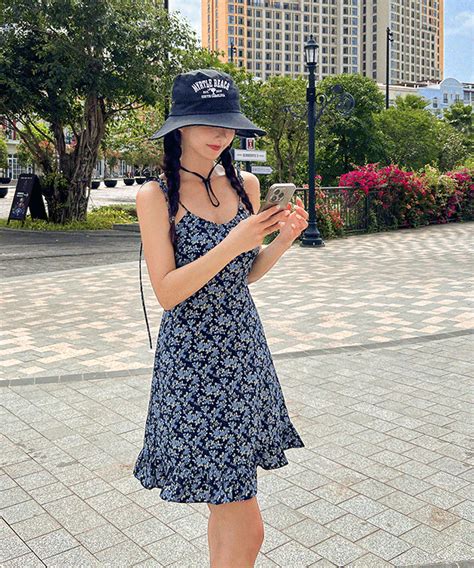 로레타 원피스 밴딩 나시 미니 플라워 비치원피스 비치웨어 휴양지룩 에이블리