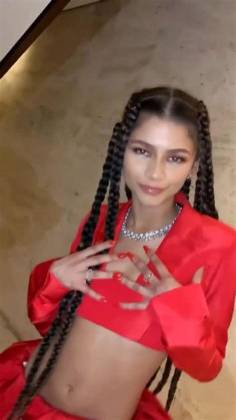 Zendaya Vera Wang Zendaya Model Celebrities Zendaya Style