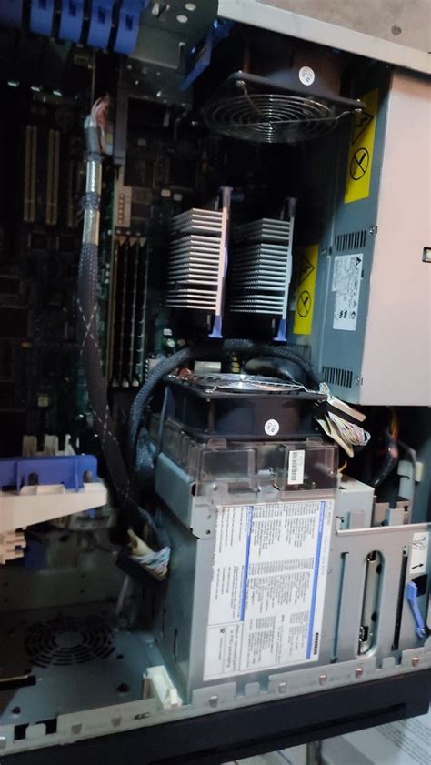 servidor ibm netfinity 5000 de segunda mano por 40 eur en la rinconada
