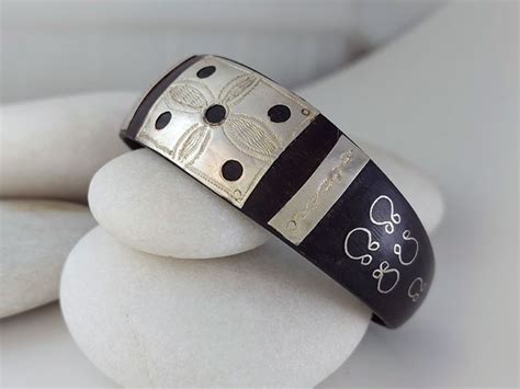 Pulsera De Madera De Evano Y Plata 40 Eur Joyería Pulseras Etnicas Joyería Étnica Qaf