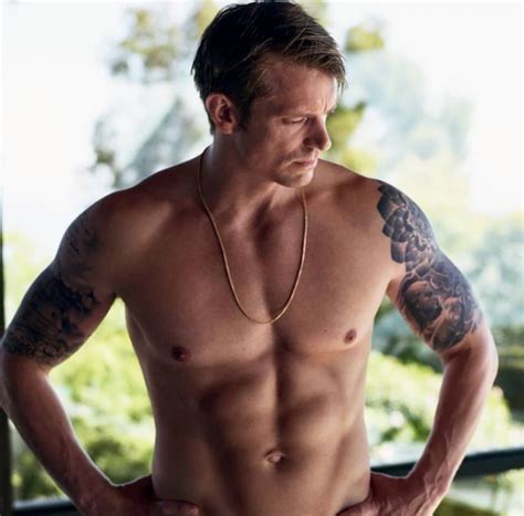 Joel Kinnaman Pic