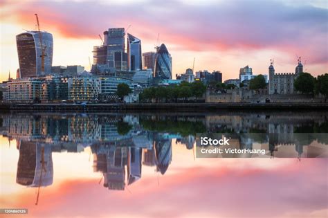 해질 무렵 템스 강 위에 고층 빌딩이 있는 런던 의 도시 풍경 노먼 포스터 빌딩에 대한 스톡 사진 및 기타 이미지 노먼 포스터 빌딩 런던 잉글랜드 0명 Istock