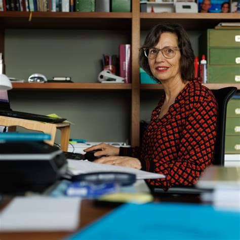Wie Stonden Er Achter De Toog In Zevenbergen Angela Rindt Zocht Het Uit Foto Bd Nl