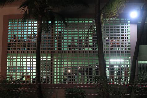 Dvb နှစ်သစ်ကူးညက မန္တလေးအလုပ်သမားဆေးရုံရှိ ကိုဗစ် ၁၉ လူနာများကို တေးဂီတဖြင့် ဖျော်ဖြေ