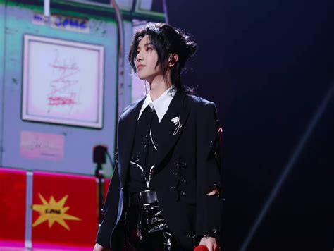 猫晚惊艳亮相、综艺高光频现、巡演广州站官宣，华晨宇状态太好了观众游戏演唱会