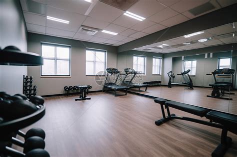 健身房的健身设备高清图片下载 正版图片600316087 摄图网