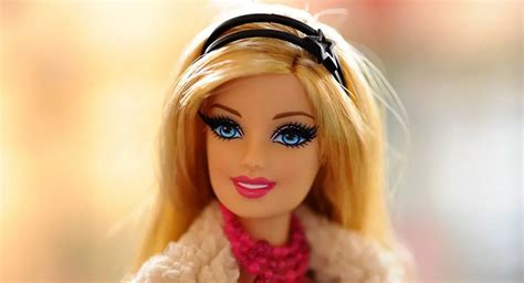 این دختر مو بلوند باربی زنده ایران است عکس 2 نفره با نیوشا ضیغمی