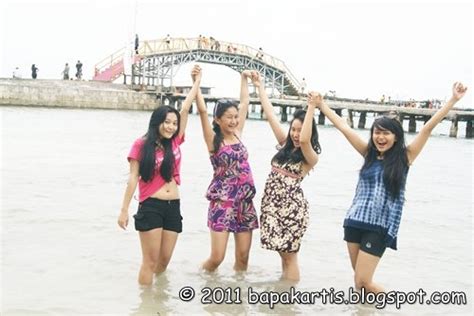 Beningnya Cewek Pantai Ini Iii Berita Artis