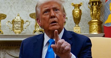 Трамп притворился незнающим президент США увильнул от вопроса о приостановке военной помощи