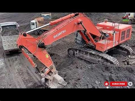 Hitachi Zaxis 670lc Excavator Loading Overburden At Busy Mining Site 🚧⛏