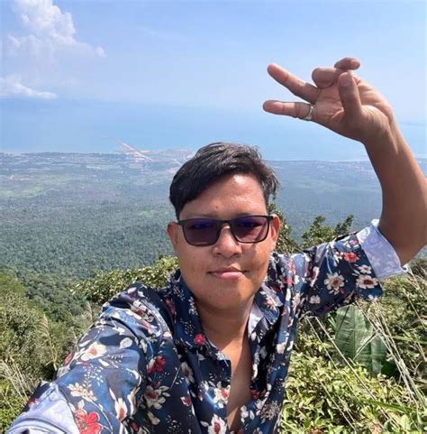 ទីទី លក់សម្ភារៈប្រើប្រាស់ ទីទី លក់សម្ភារៈប្រើប្រាស់