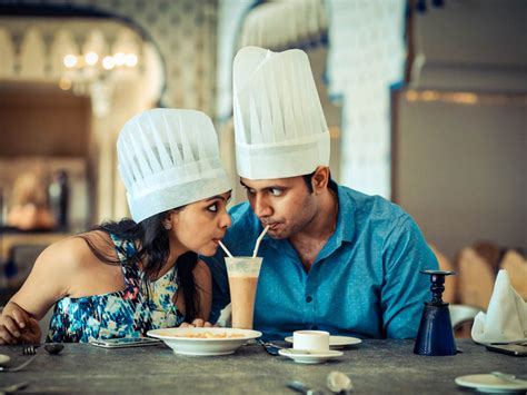 ژست عکاسی در کافه